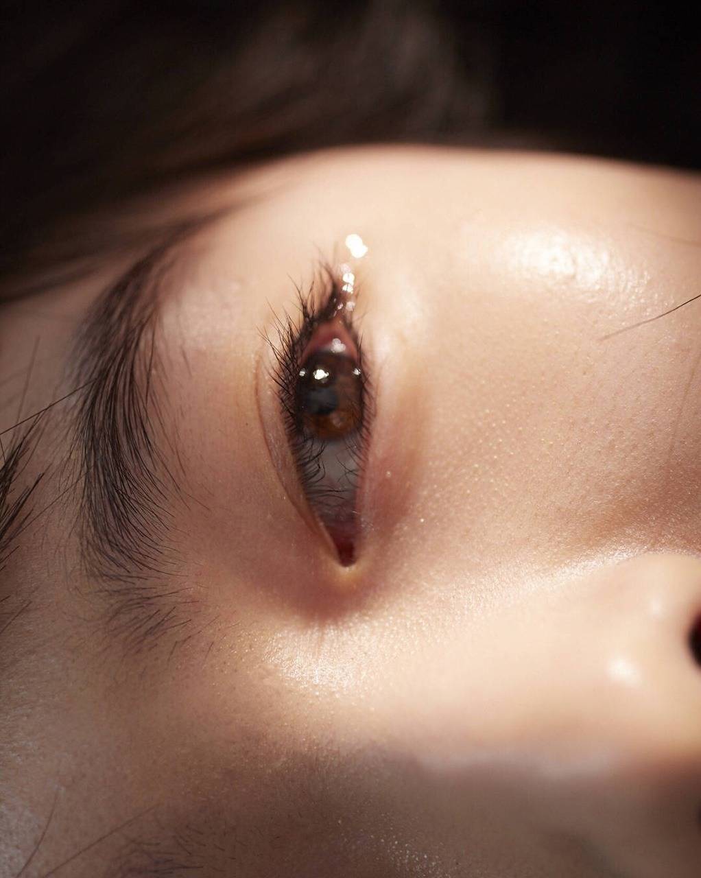 Mijia Tangtian in the red dress, her immature face with tears in her ...