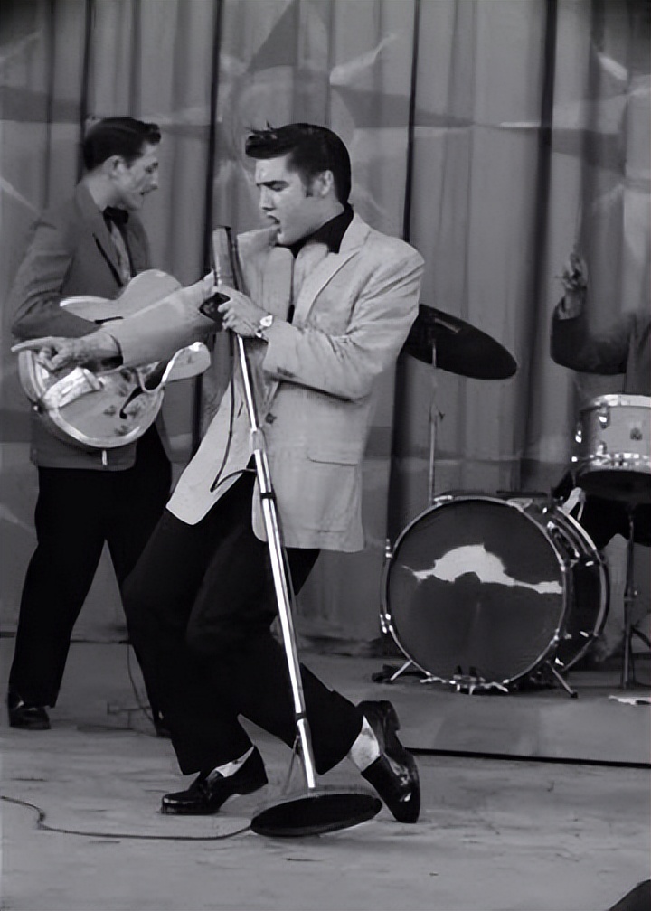 The music legend of Elvis Presley, the music career of Elvis Presley ...