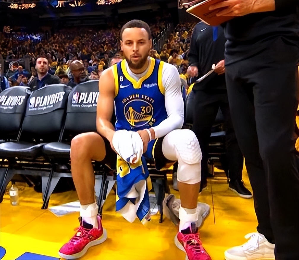 58-51! The king crushes the warriors! The referee's decision caused ...