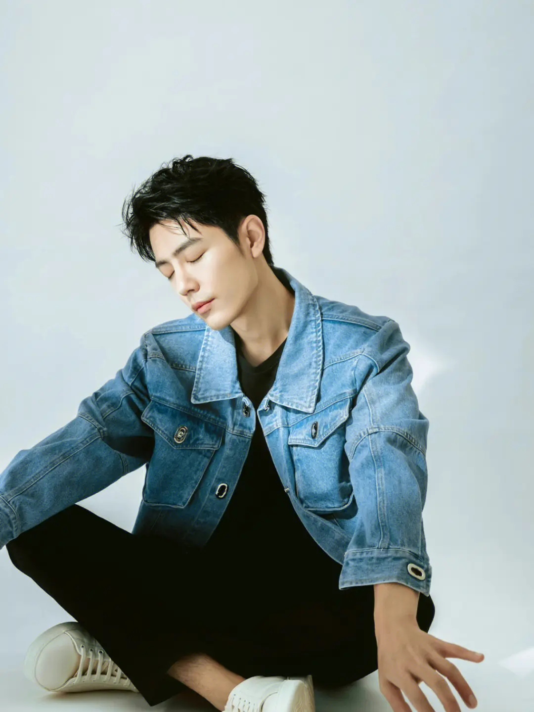 The filming of the movie "The Condor Shooting: The Great Hero" started, Xiao Zhan's crew drank ...