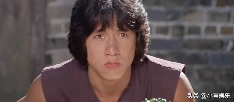 Yuan Heping directed the filming of "Snake Shaped Hands" for the first ...