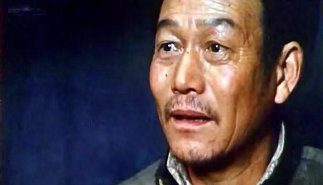 Director Guan Hu's father, Guan Zongxiang, died at the age of 101. His ...