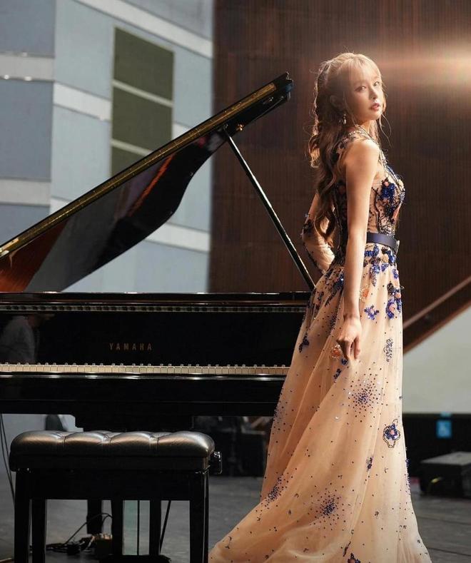 Li Yuanling—Malaysian nerd goddess, with an angel face and a devil ...