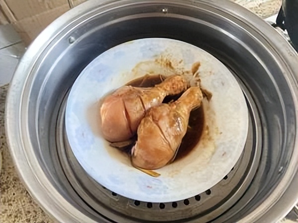 Super delicious steamed chicken legs - iNEWS