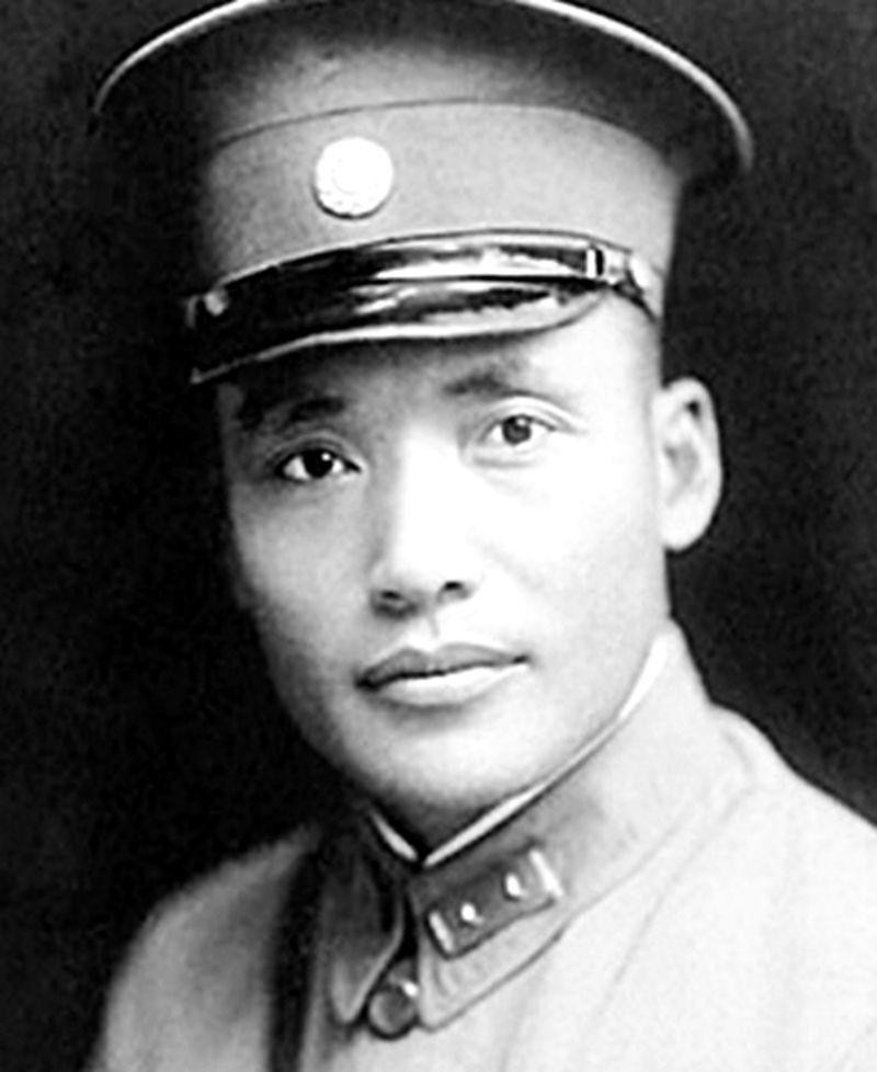 In 1935, the lieutenant general of the Kuomintang was captured ...