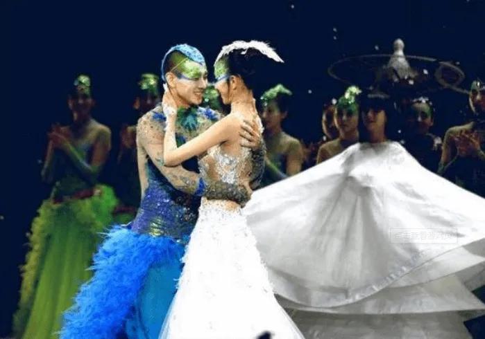 He was scolded on the hot search overnight, naked only underpants ...