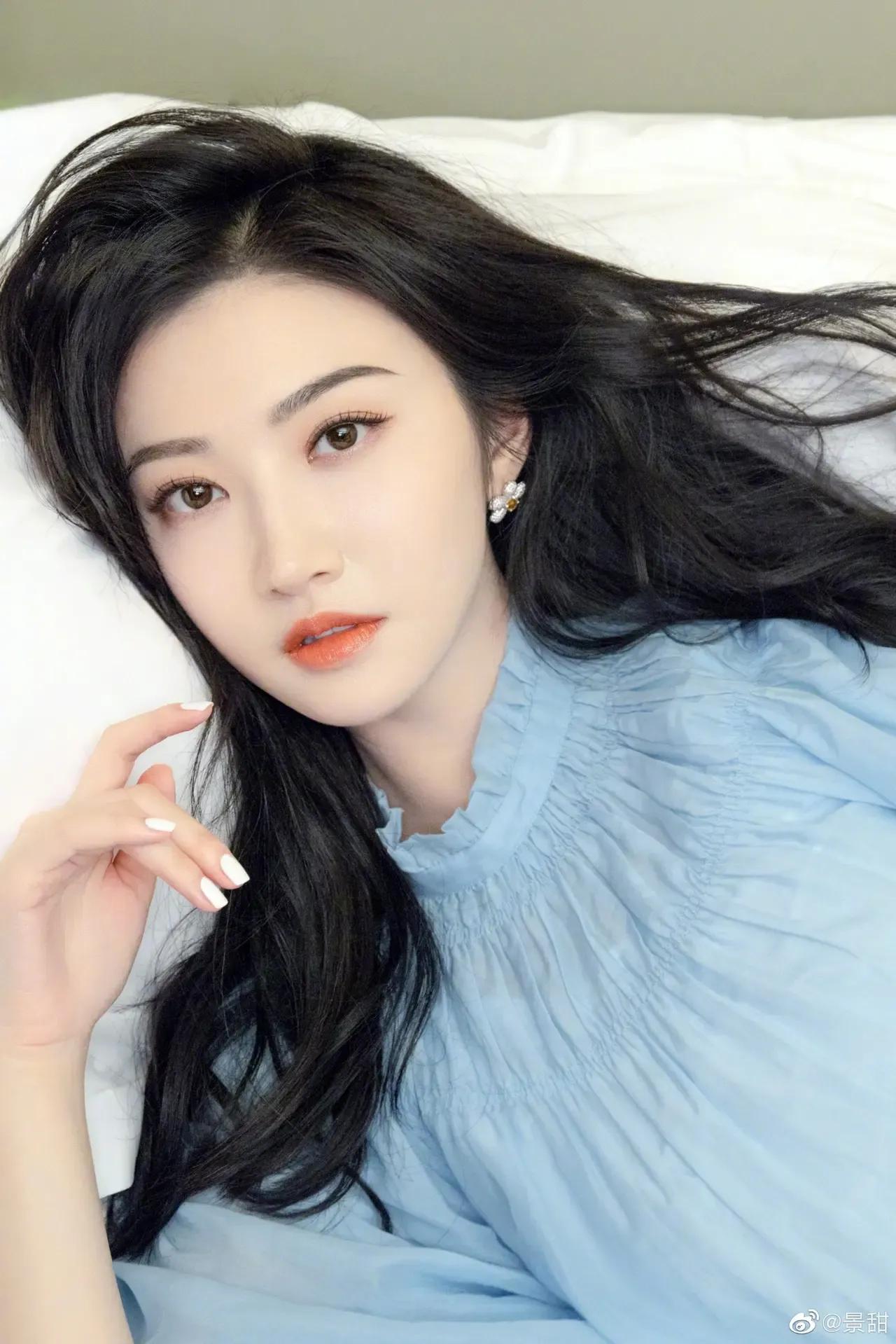 Jing Tian: Delicate Queen - iNEWS