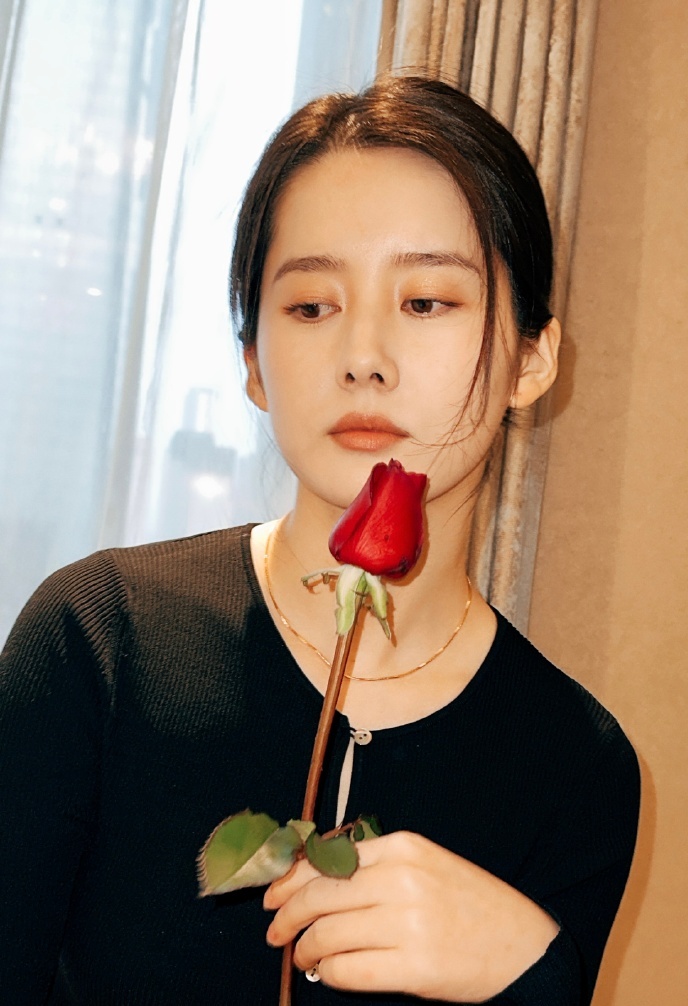 Actress Jing Ruyang is plainly dressed, looks like Liu Yifei, beautiful ...