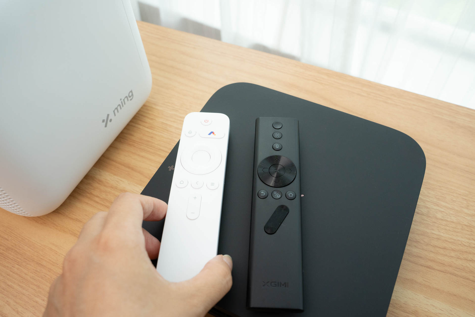 Two smart projectors with half the price difference Xiaoming Q1 Pro & XGIMI Z6X comparative ...