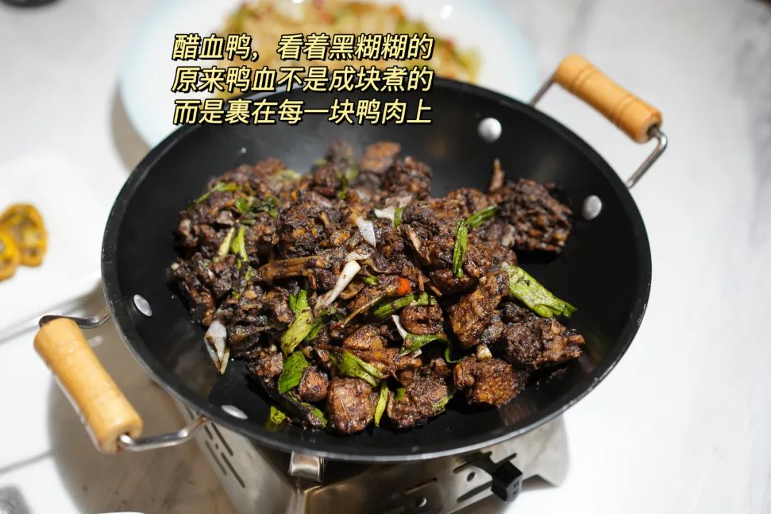 Vinegar blood duck, plus Liquan beer is authentic enough - iNEWS