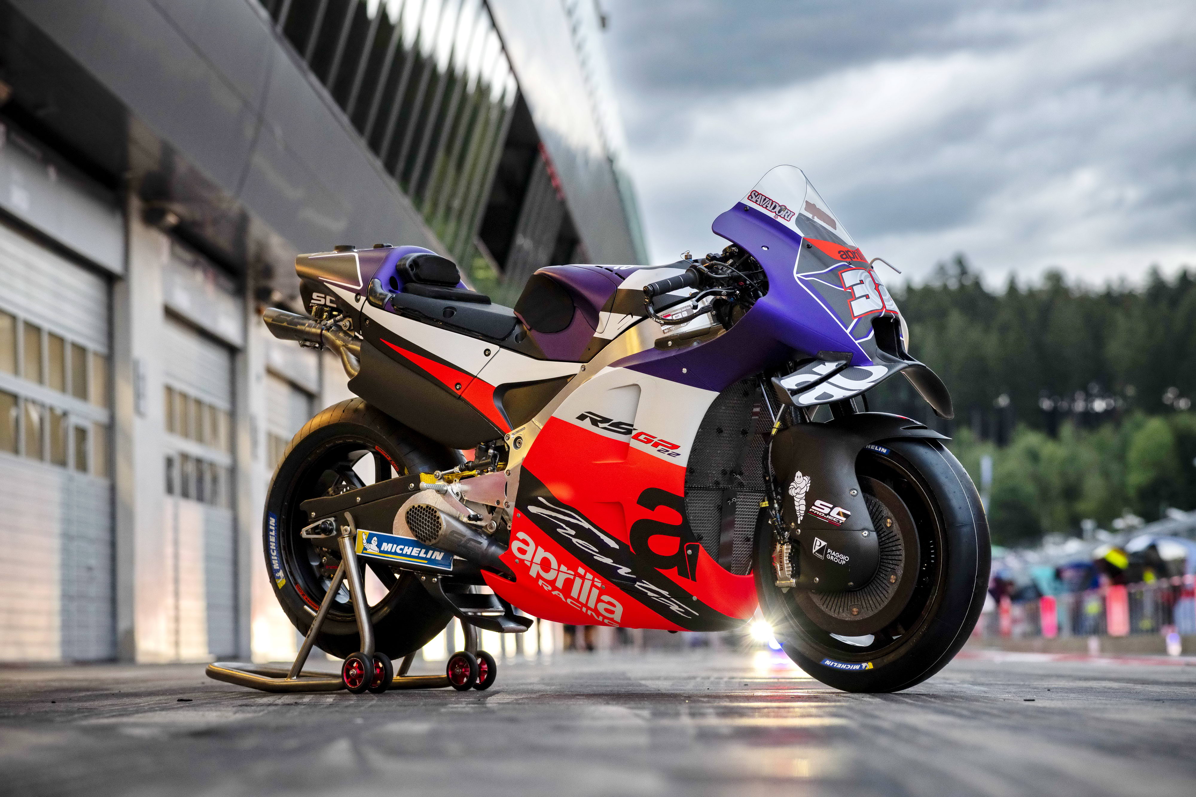 MotoGP Austria: Apulia RS-GP Commemorative Pattern and Tail Wing - iNEWS