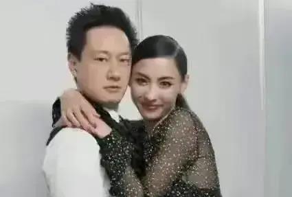 Love Through the Years: Cecilia Cheung and Sun Donghai's holding hands ...