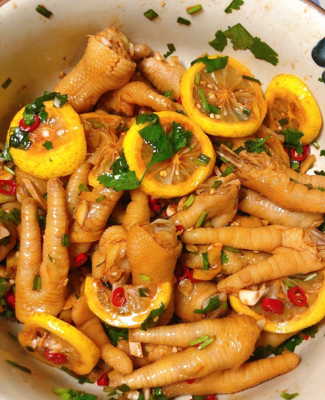 Teach you to make crispy and delicious pickled chicken feet, simple ...