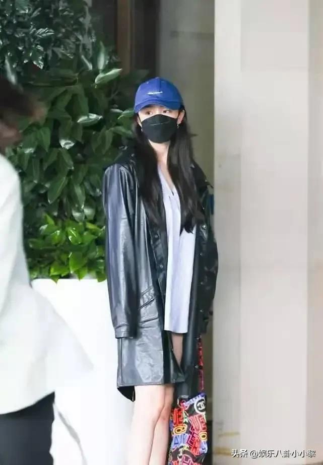 Yang Mi really knows how to wear it! Black leather jacket with ...