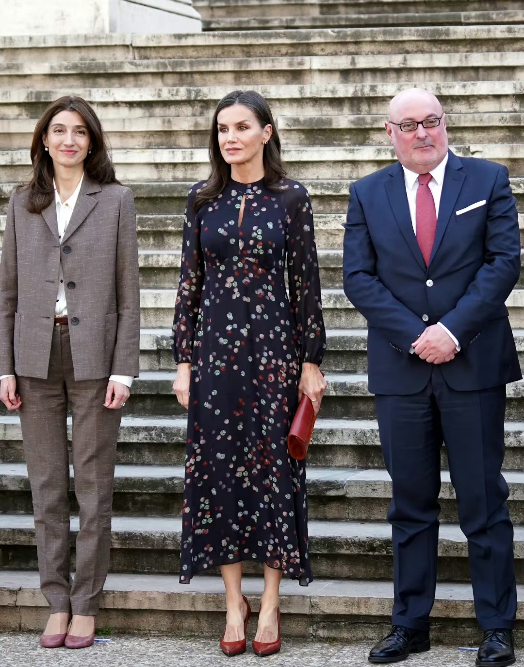 Letizia never loses her chain when she wears it on big occasions! All ...