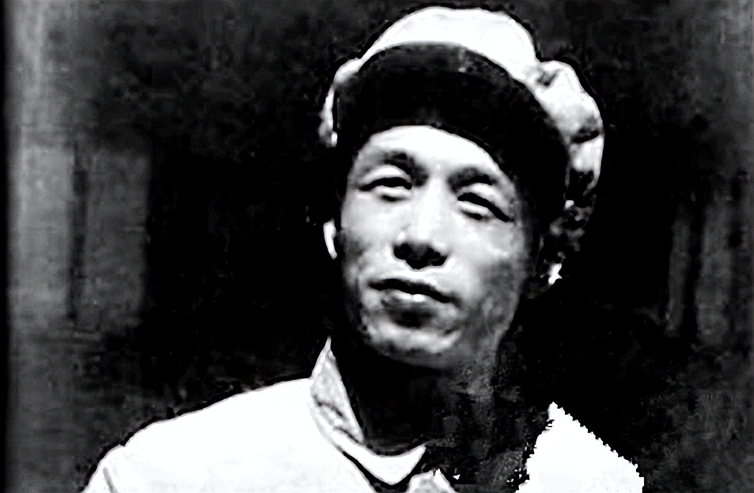 When Gu Mu visited Japan in 1979, his mother pointed at the TV and ...