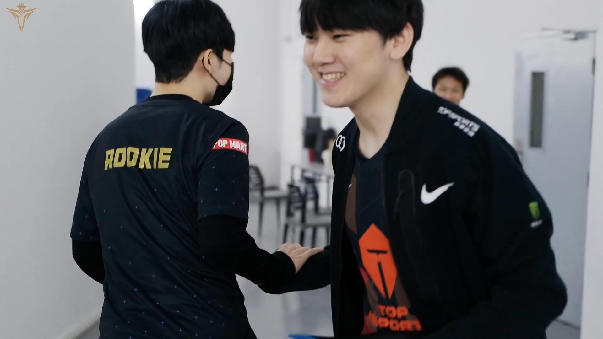 「IG三叉戟」現身V5紀錄片：場外的TheShy太可愛 - 資訊咖