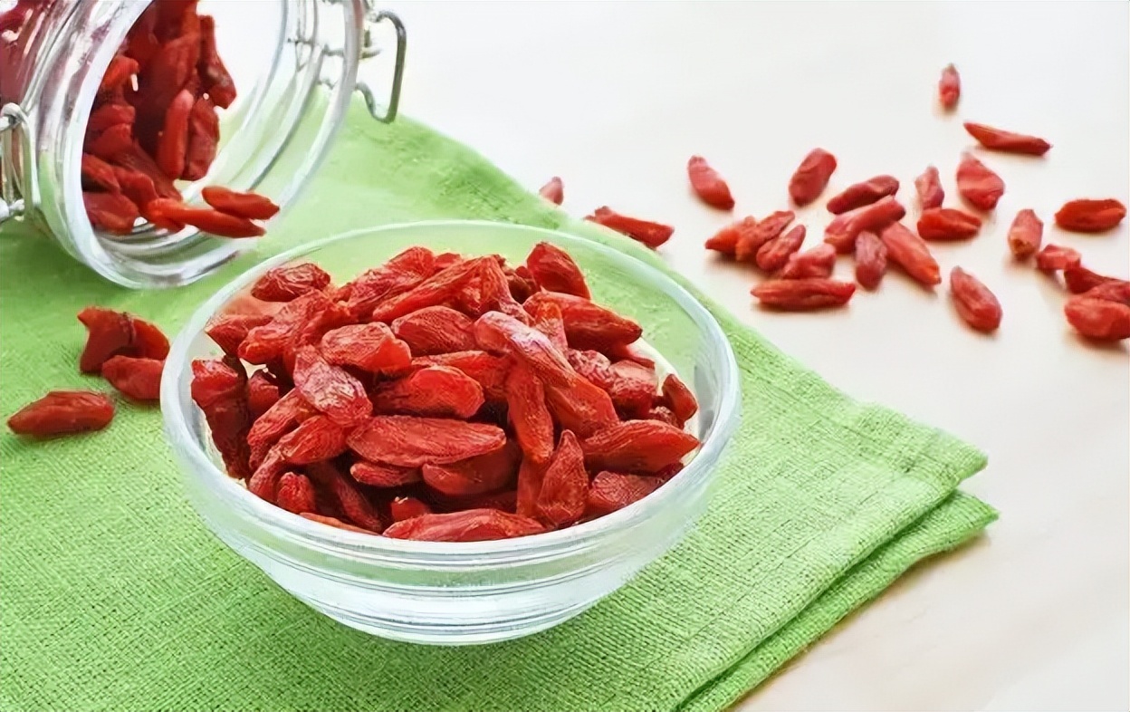 As the saying goes: "When a man travels thousands of miles, don't eat ...