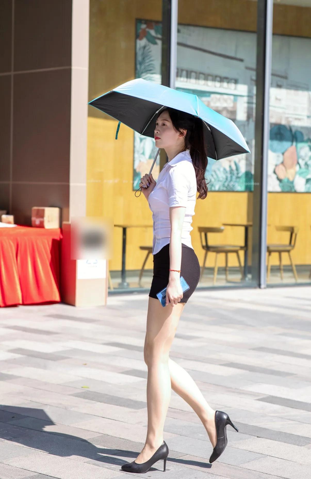 The best OL lady in street photography, her charming figure is a ...