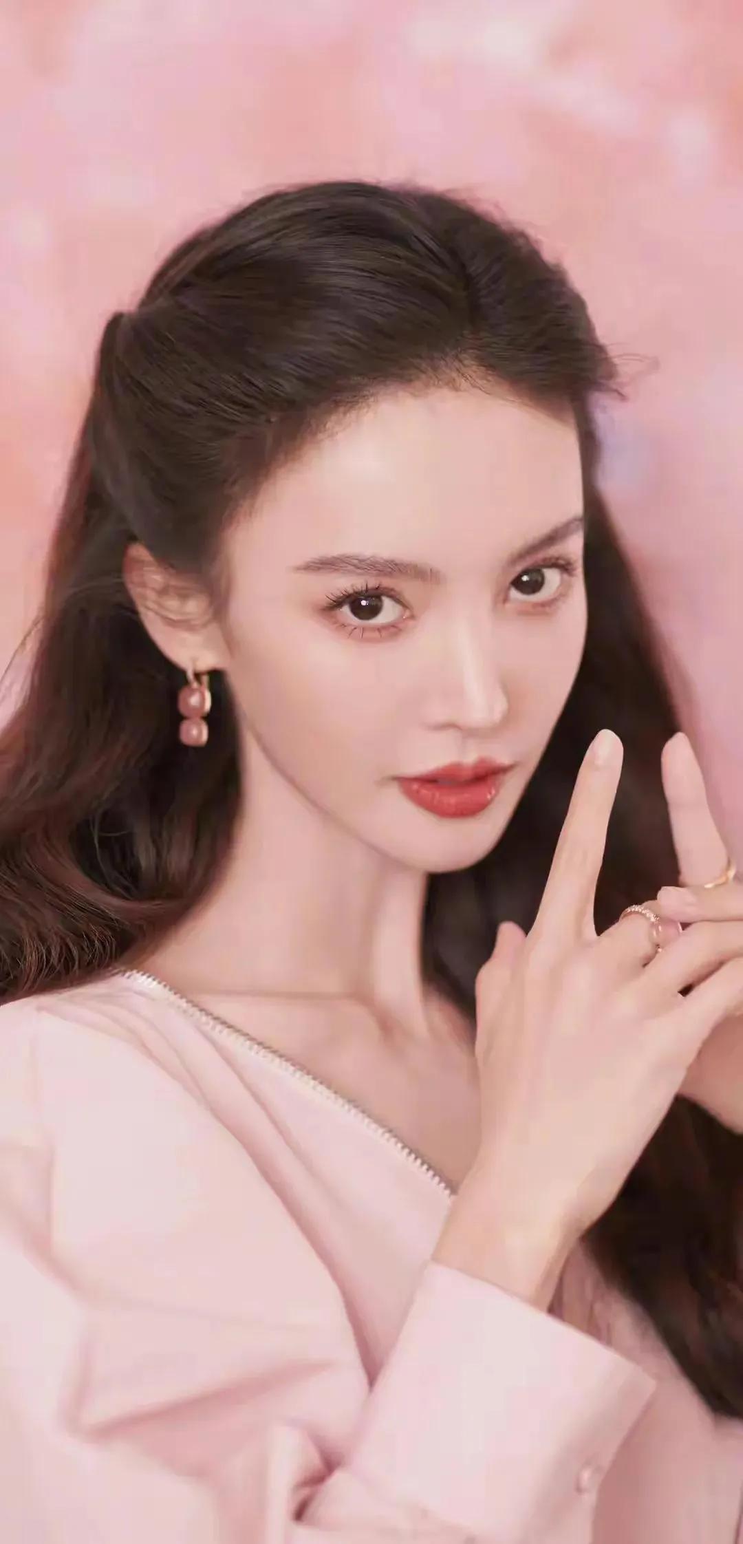 Beautiful and charming Jin Chen stunning photo - iNEWS