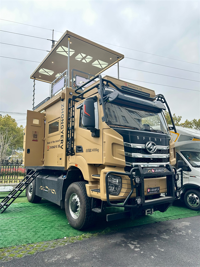 Hongyan four-wheel drive off-road RV, N kinds of trendy games are ...