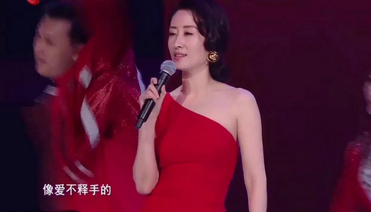 46-year-old Liu Mintao's love affair exposed!Dating with a mysterious ...