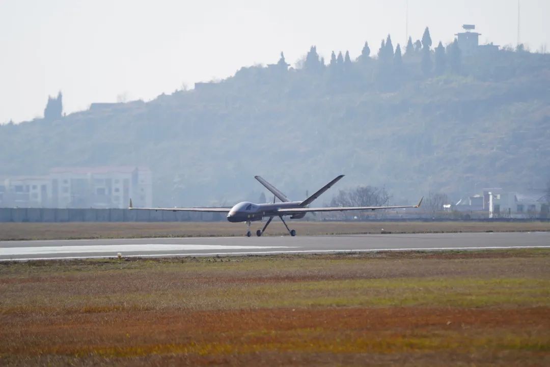 China's new generation of UAV "Wing Loong-1E" successfully made its ...