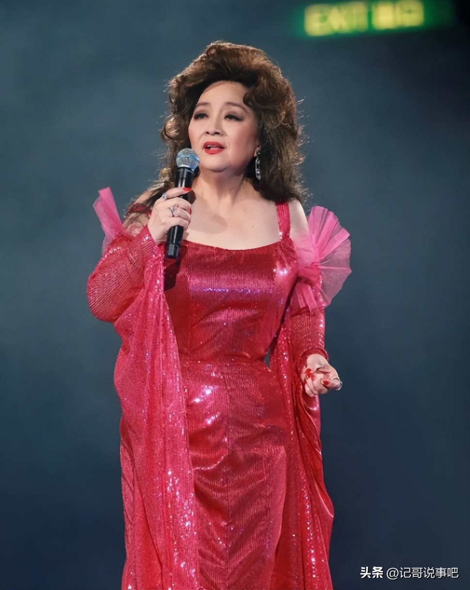 Xu Xiaofeng lip-syncing? Look at the microphone gesture judgment! Three veteran Hong Kong stars ...