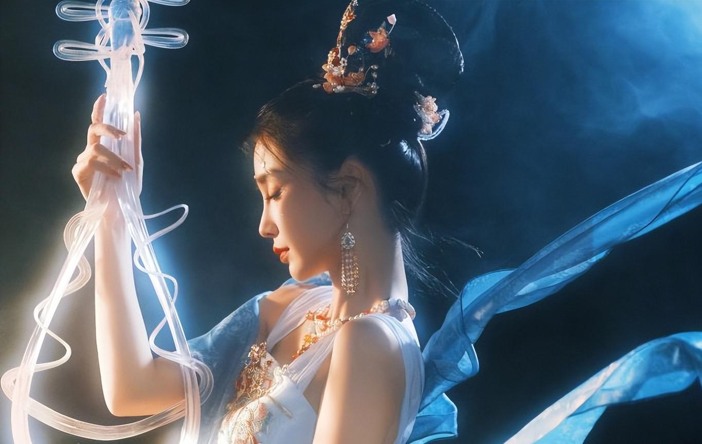 Angelababy Dunhuang goddess style photo dancing between light and ...