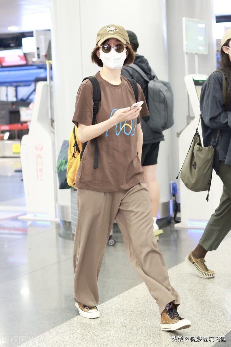 Jiao Junyan appeared at Beijing Airport in a low-key fashion in a ...