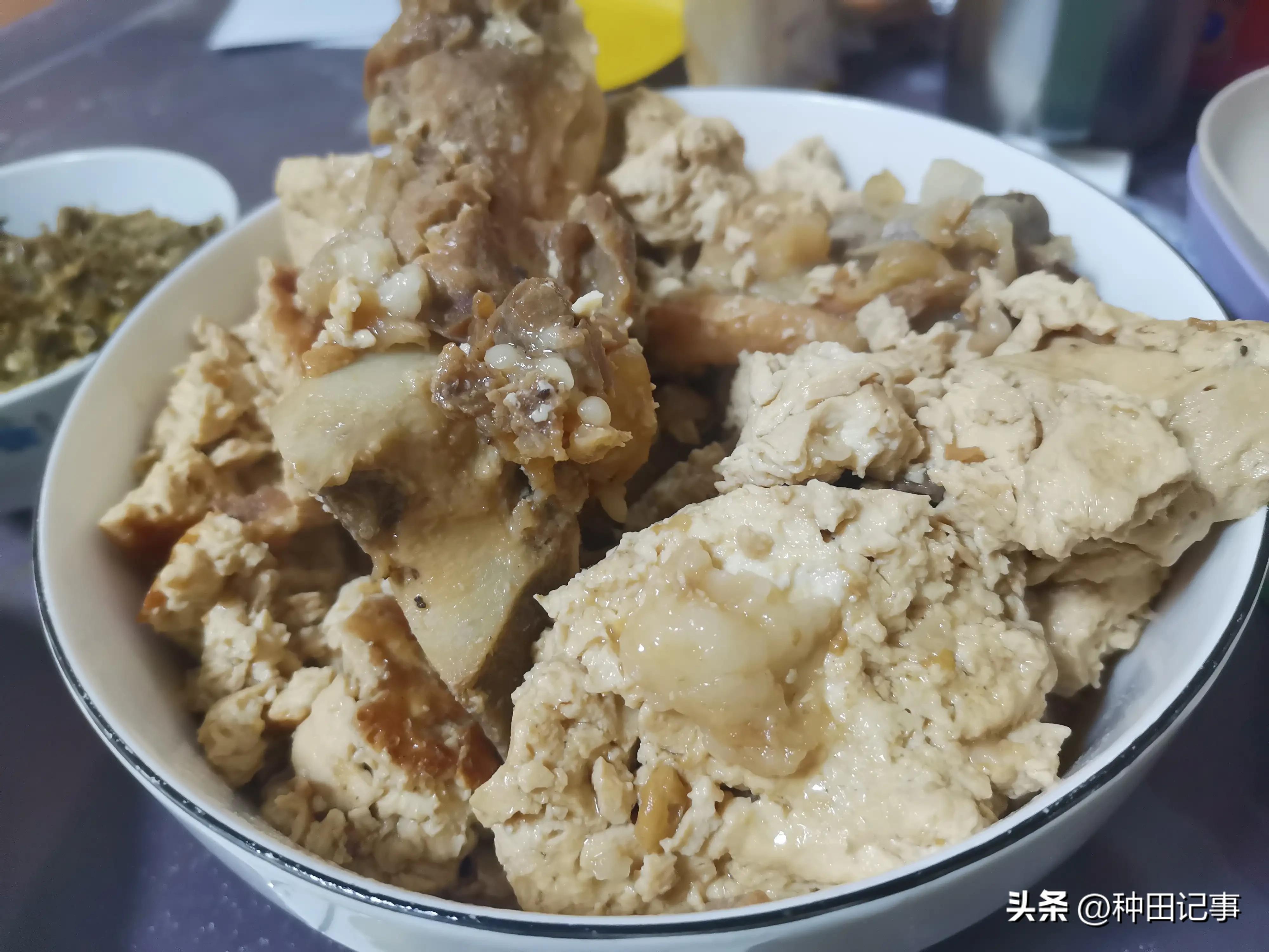 Taste of farming: stewed tofu with bone, grilled dried fish with iron ...