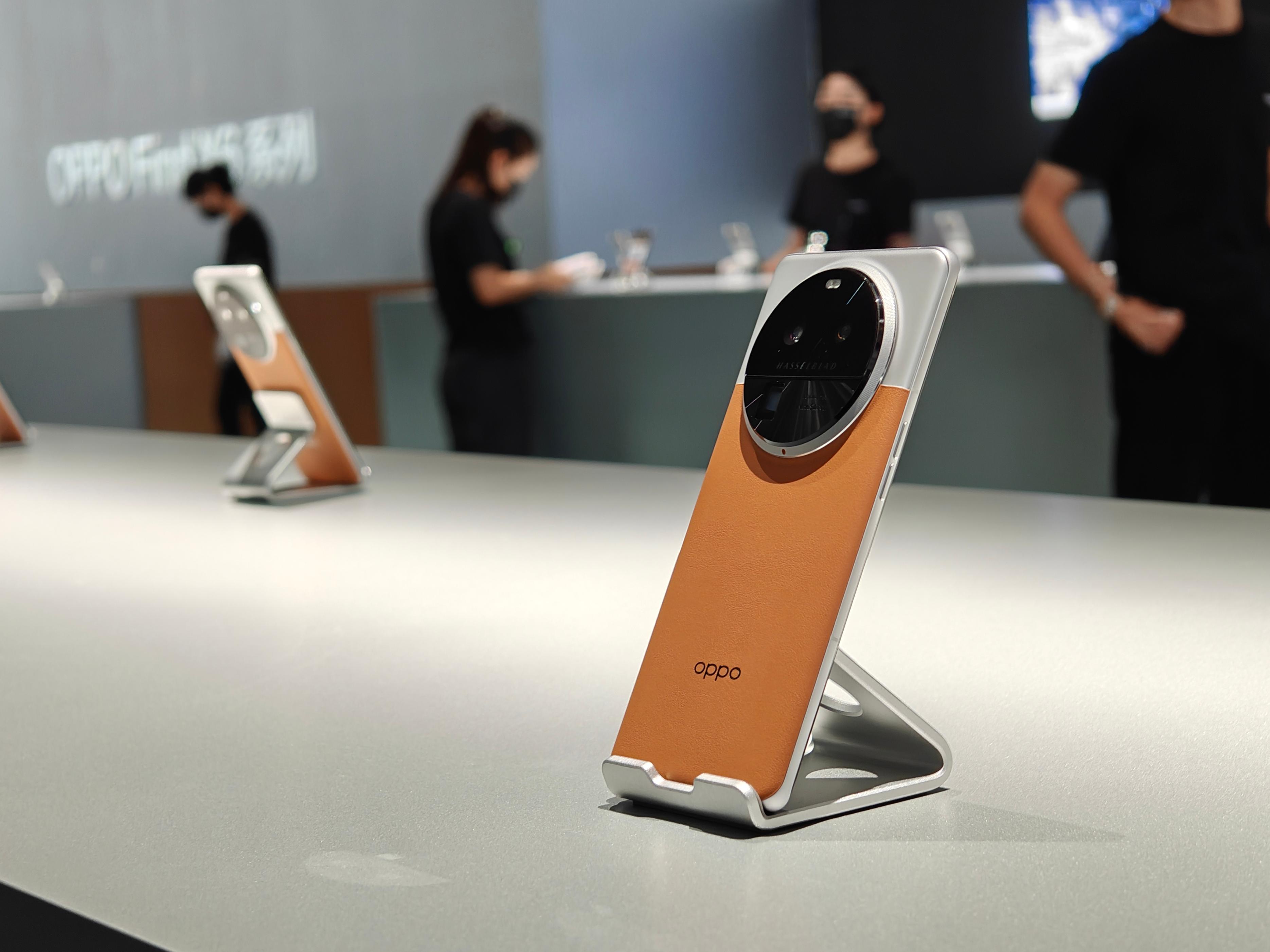 Innovation starts from appearance! Realizing the full main camera ...