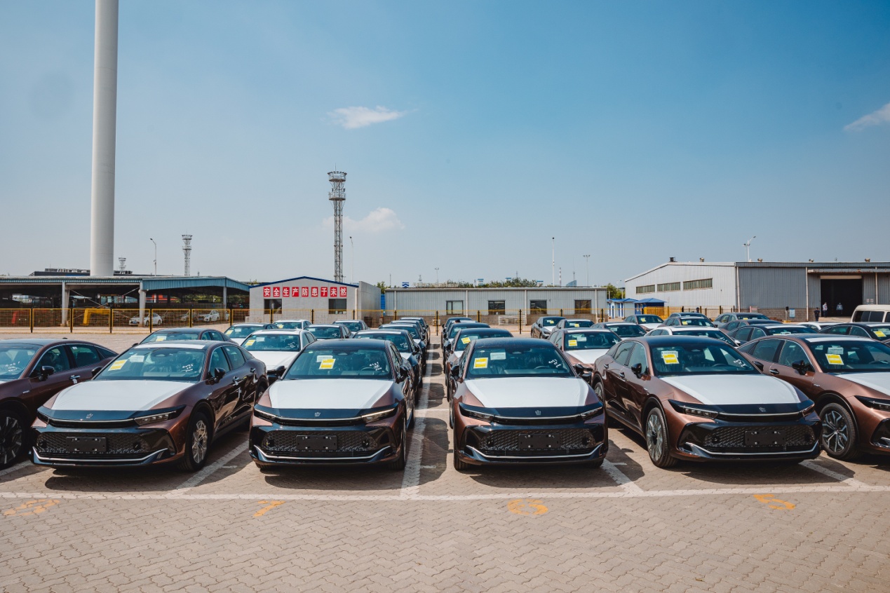 Coming soon! Crown SportCross arrives in Hong Kong, perfectly blending ...