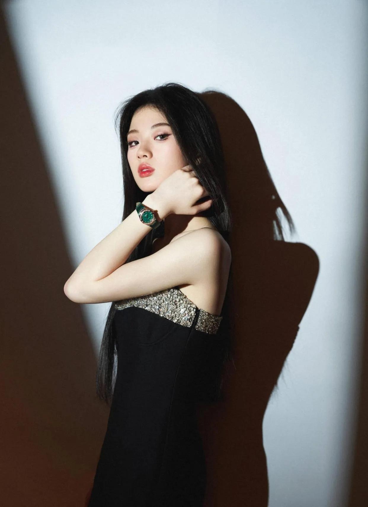Shan Yichun: A female singer whose beauty is as exquisite as an oil ...