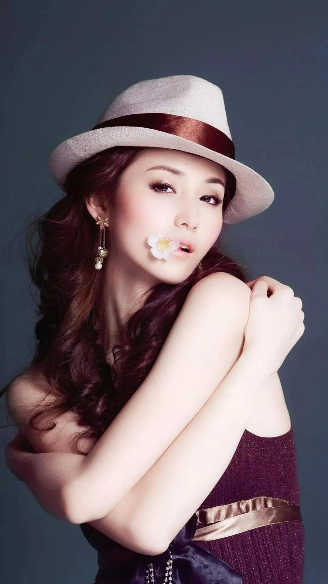 Lan Yan's skin is white and beautiful, and her temperament is good - iNEWS