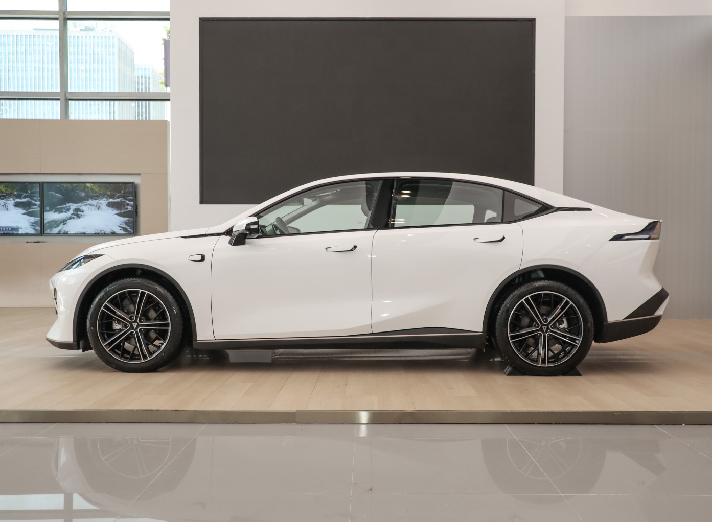 Is the Changan Deep Blue SL03 pure electric model worth 210,000 yuan?How is the price ...