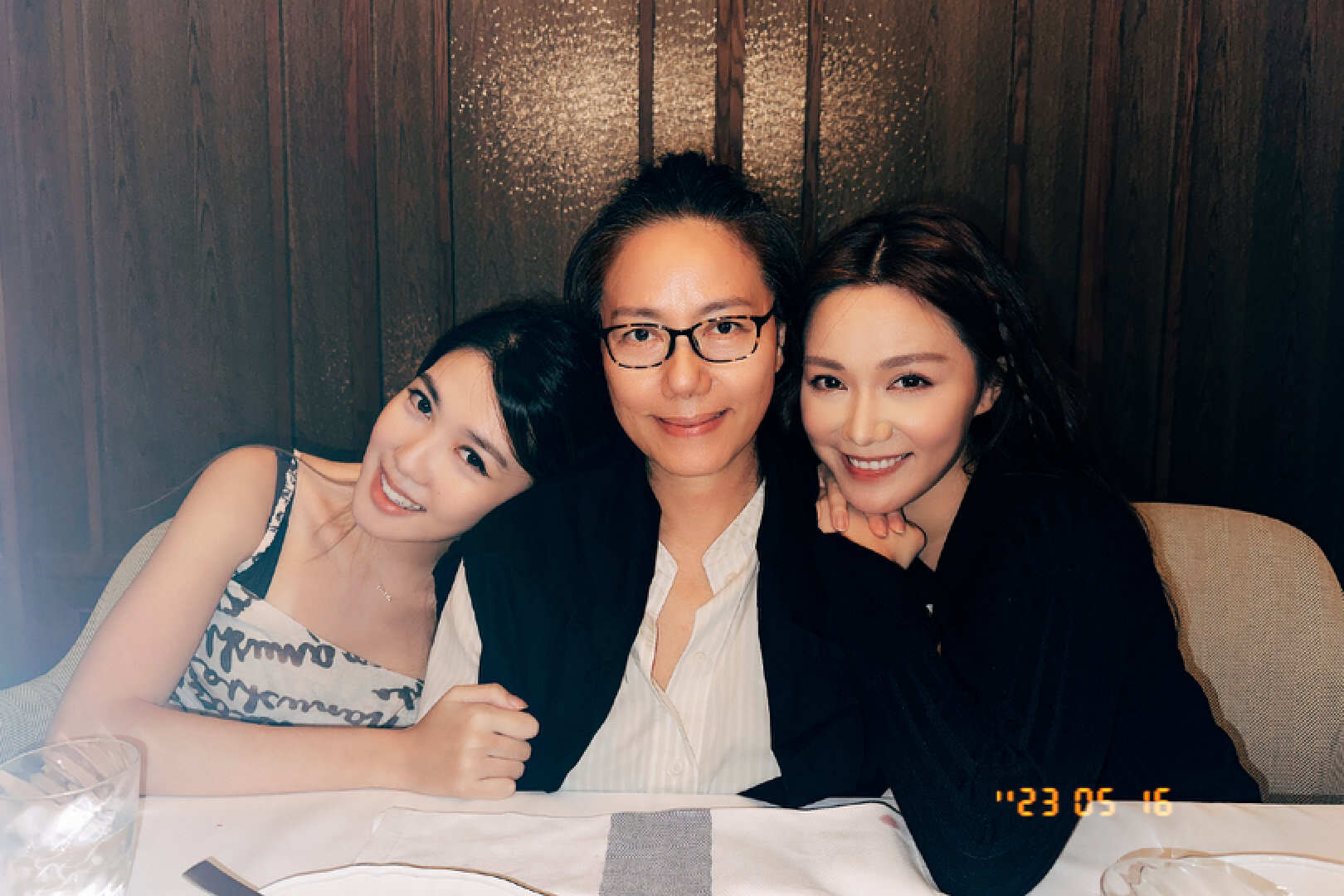TVB actress posted family photos! Accused of copying and pasting with ...