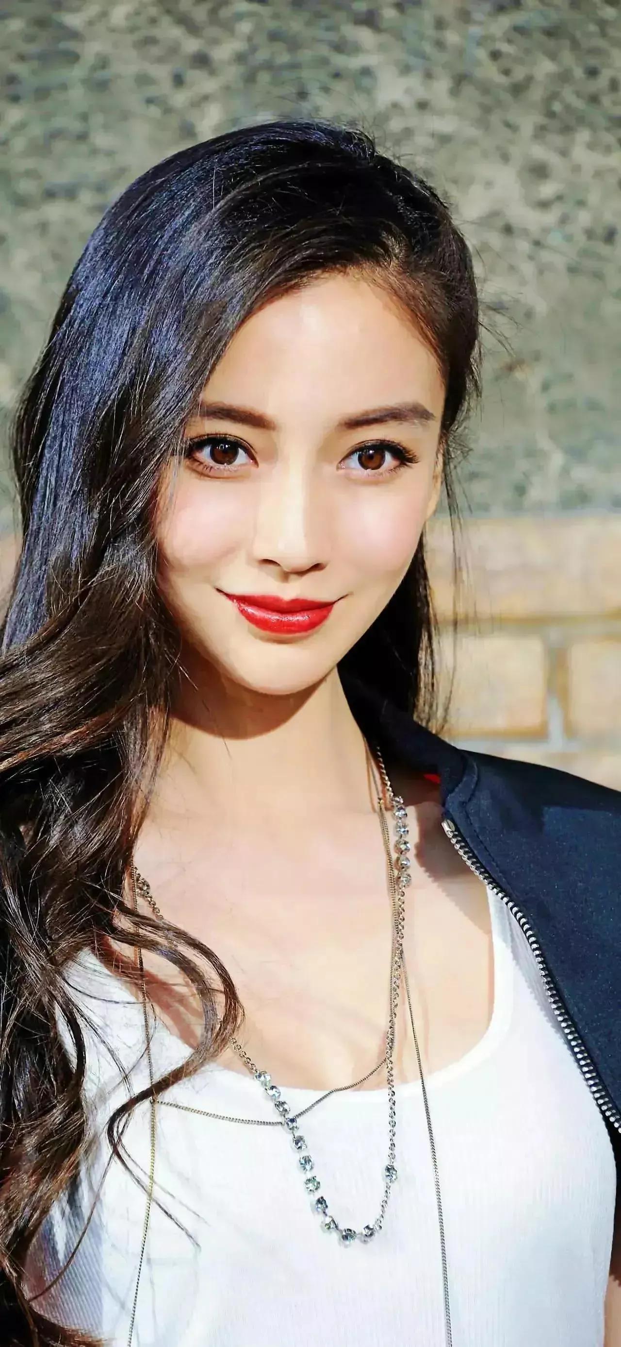 Appreciation of beautiful pictures: Yang Ying - iNEWS