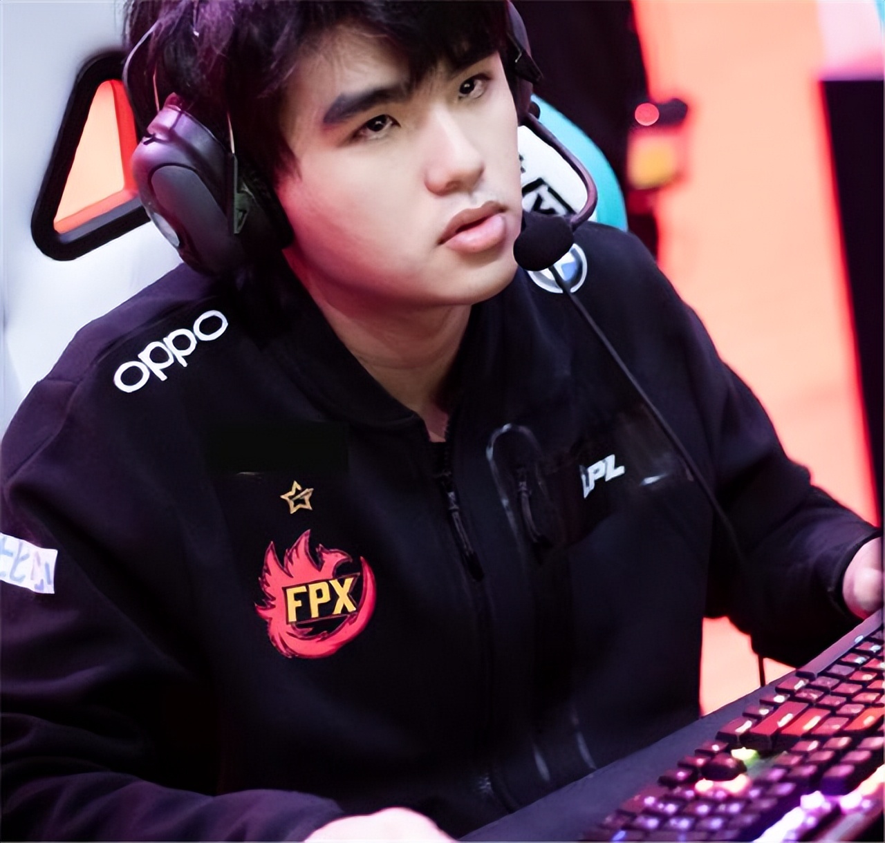 Earning 70 million in just 8 days, is it the first e-sports fan to make a sheep?uzi and lwx ...