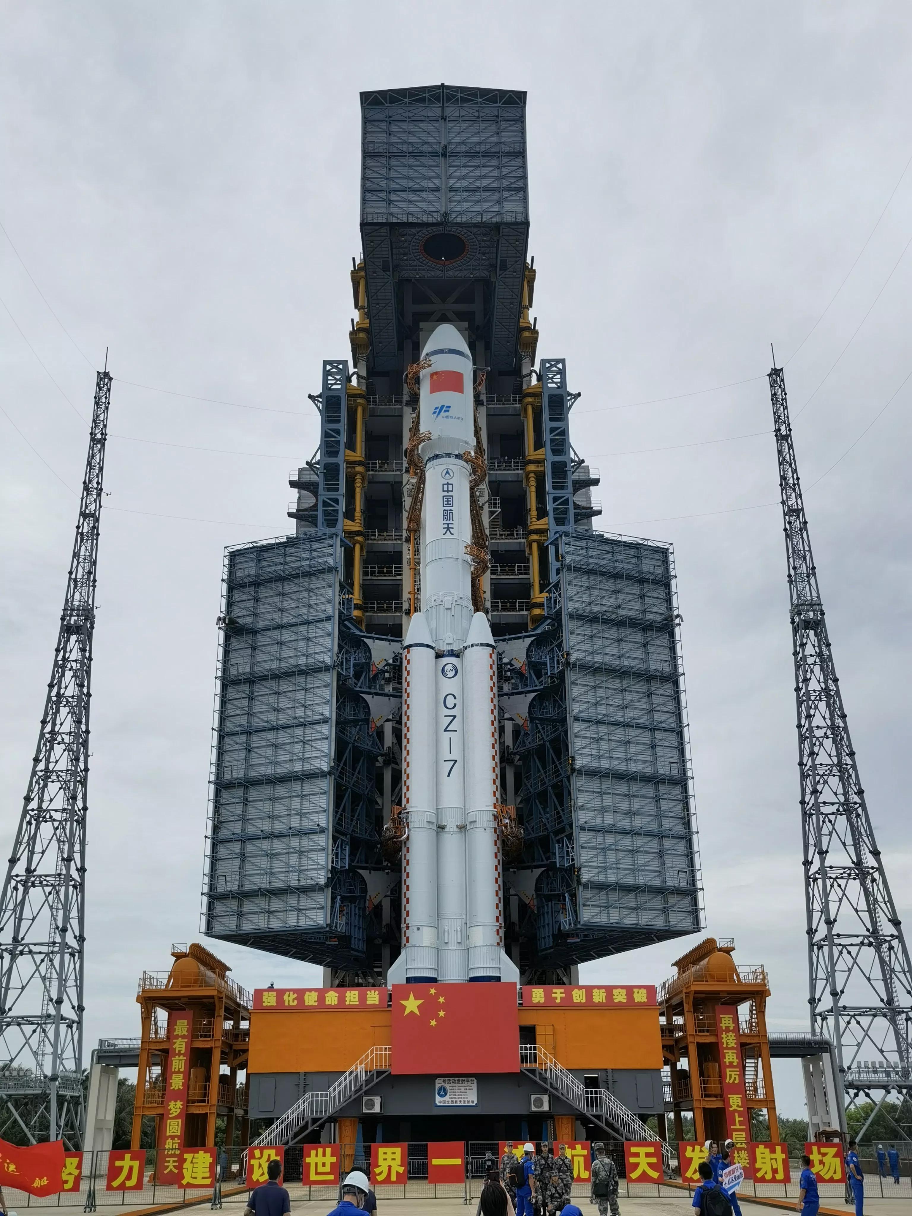 Arrive at the spaceport!The strongest medium-sized rocket in active ...