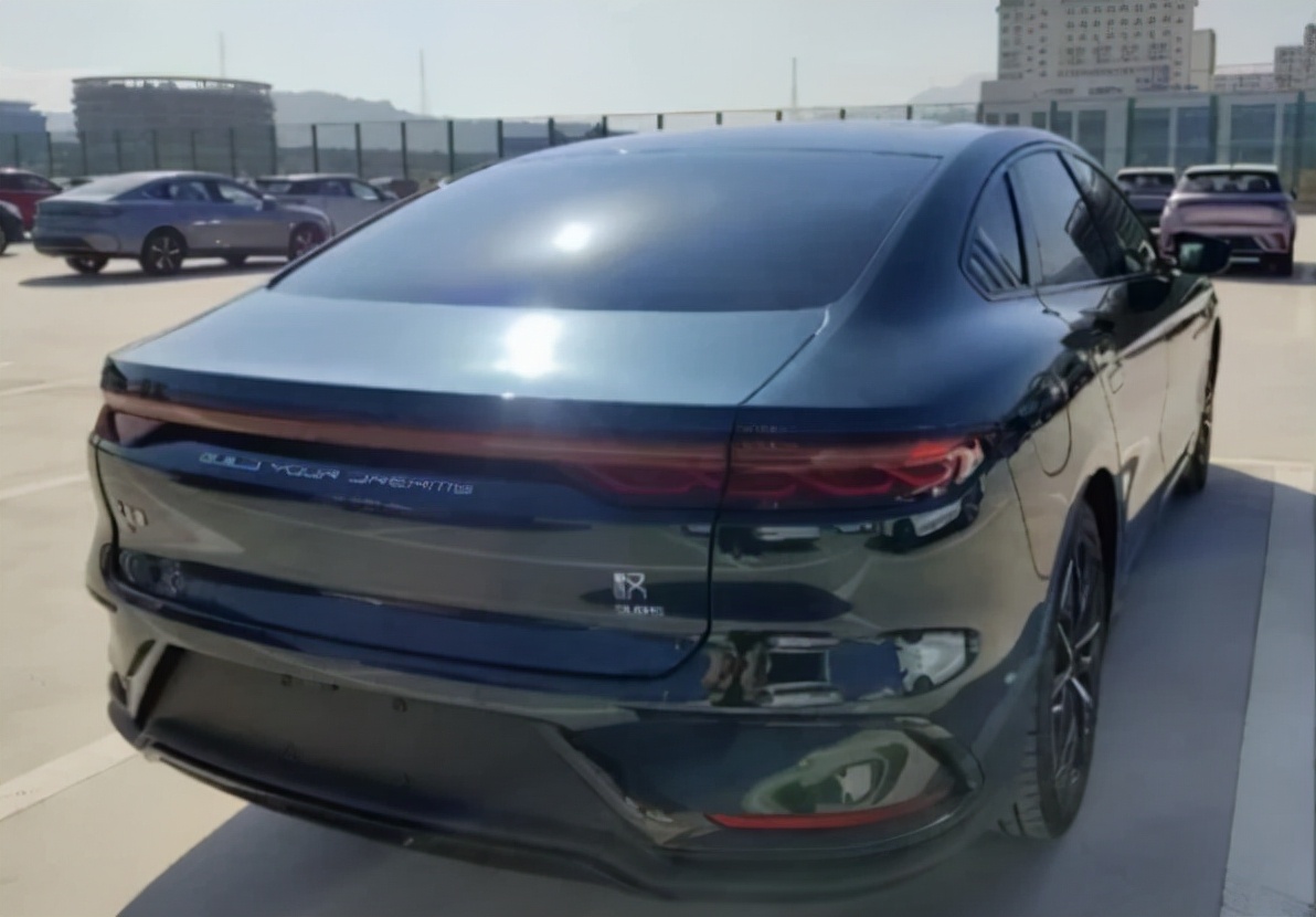 The new BYD Han EV is on fire, looks like Panamera, and has a maximum ...