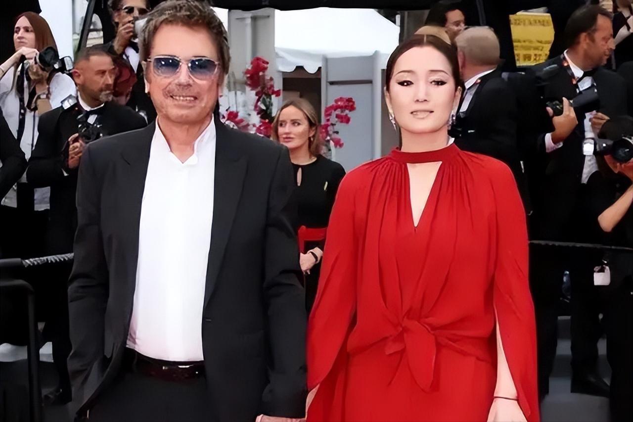Gong Li and her husband walked the red carpet in Cannes, dressed in a ...