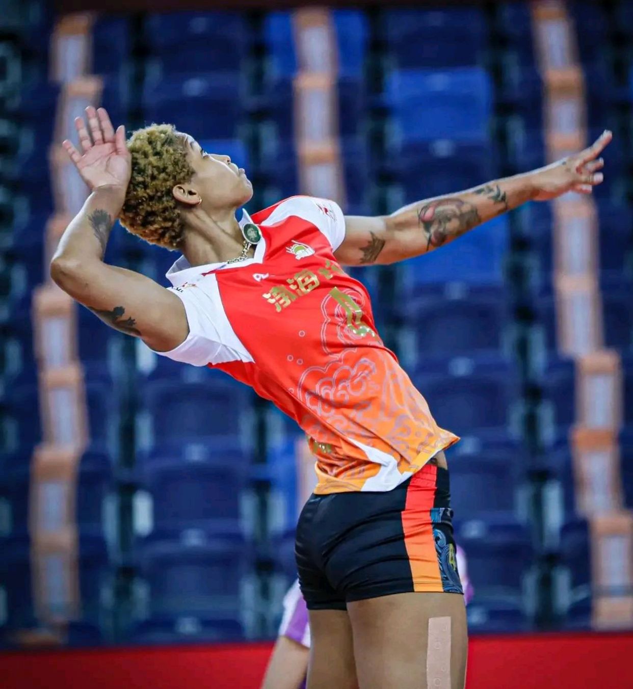 Offensive block double second!The women's volleyball team demonstrates ...