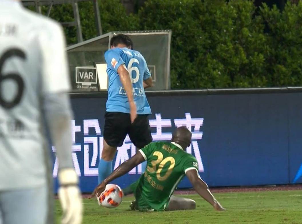 0-2!The Dalian team collapsed, breaking the 10-year unbeaten record and ...