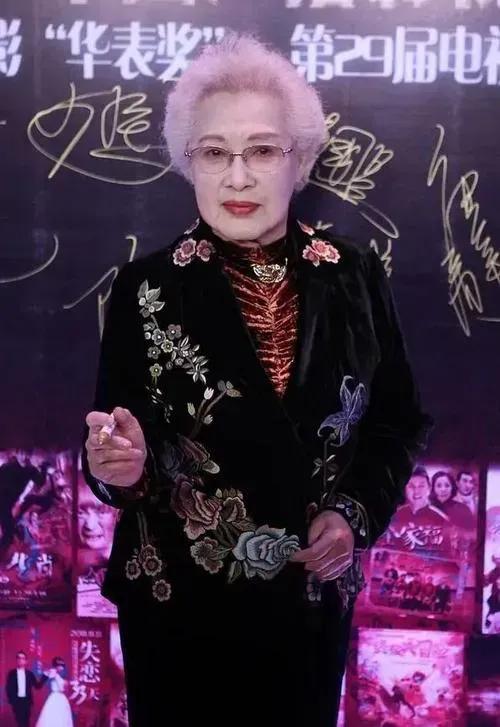 The elegant and dignified Qin Yi, after her 100-year life, it is hard ...