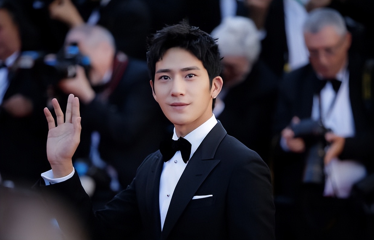 8 "mixed-race" male stars, some can see the characteristics at a glance ...