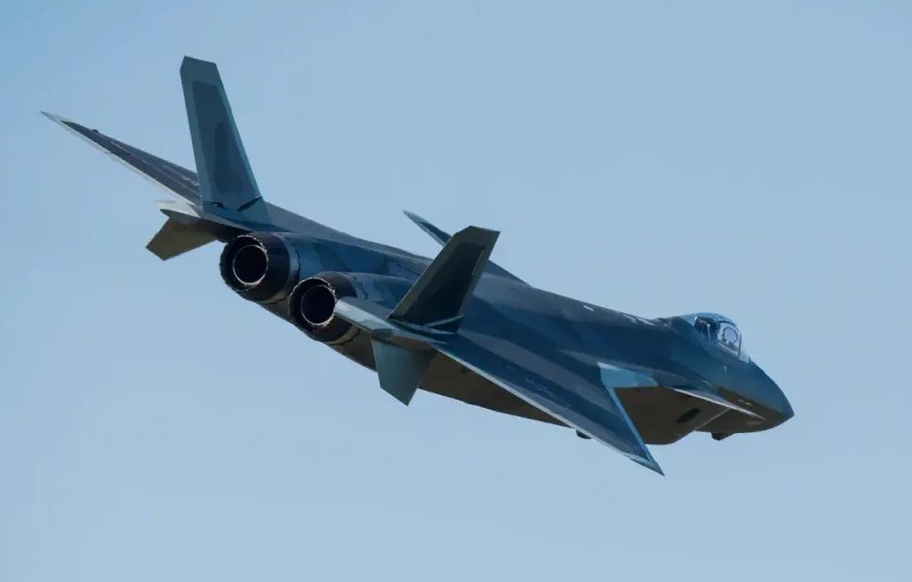 J-20 pulsating output finally released: 8 days a new record! F22's ...