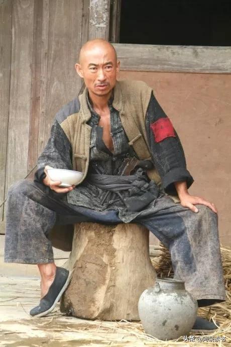 Jiang Shui: He became popular because of "Bright Sword". He played rock ...