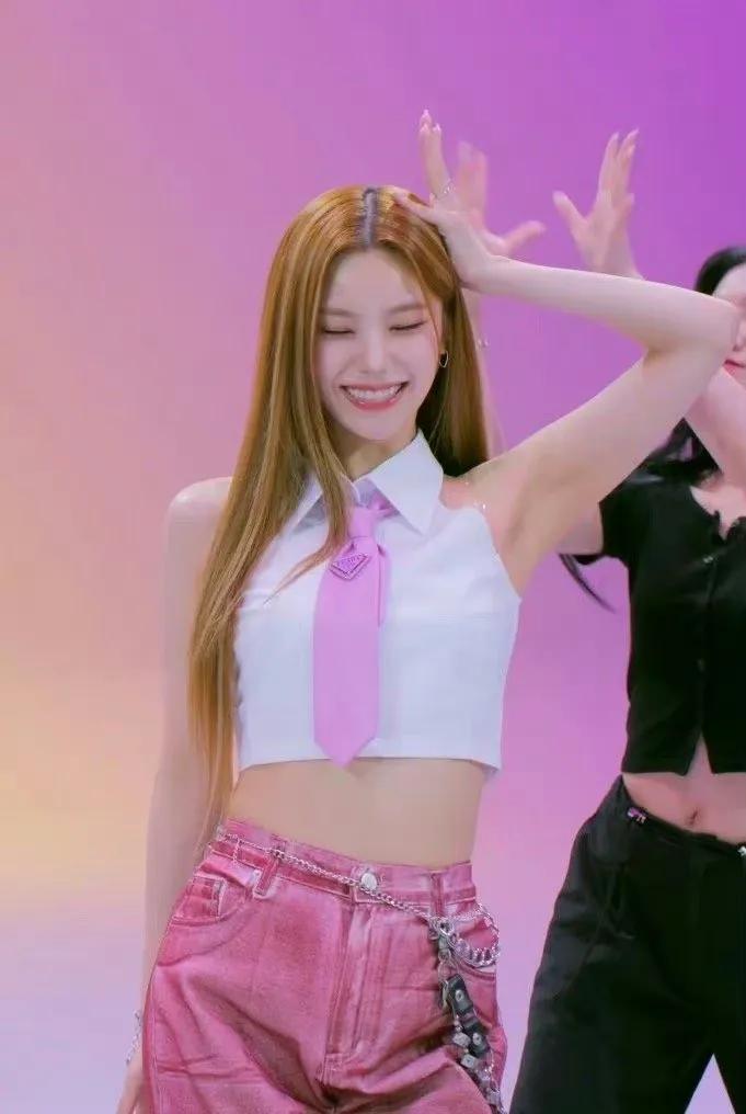 #Hwang Yeji was scolded and cried by Park Jinyoung while recording# - iNEWS