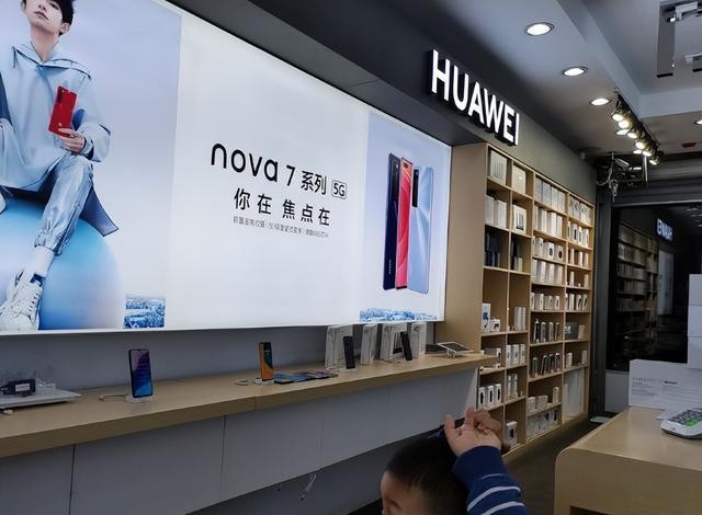 For high-end smartphones, should you choose Huawei or Apple? Insiders ...